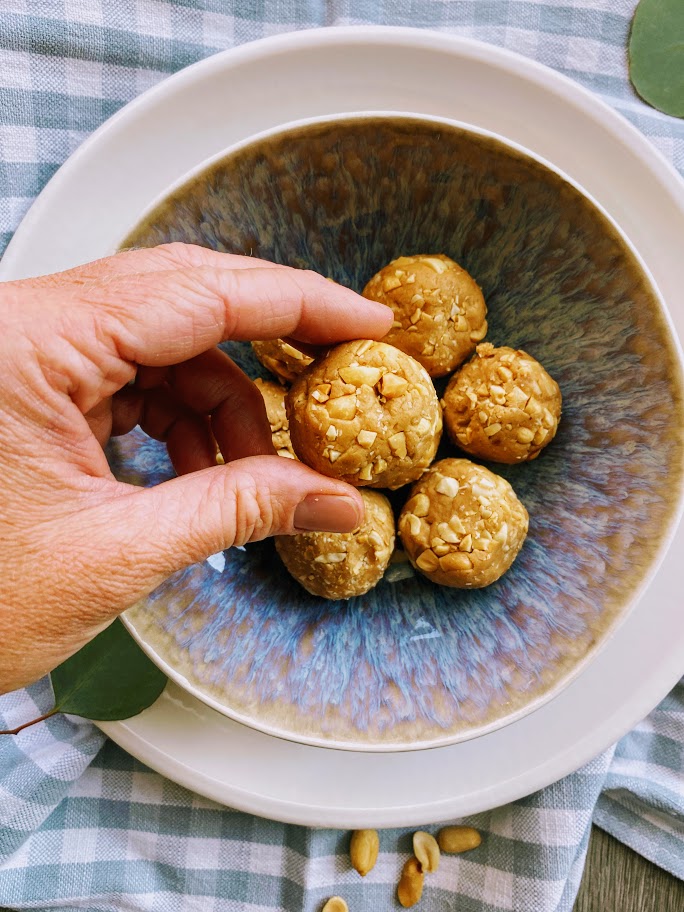 Healthy Peanut Butter Cookie Poppers - The Happy and Wholesome Mommy