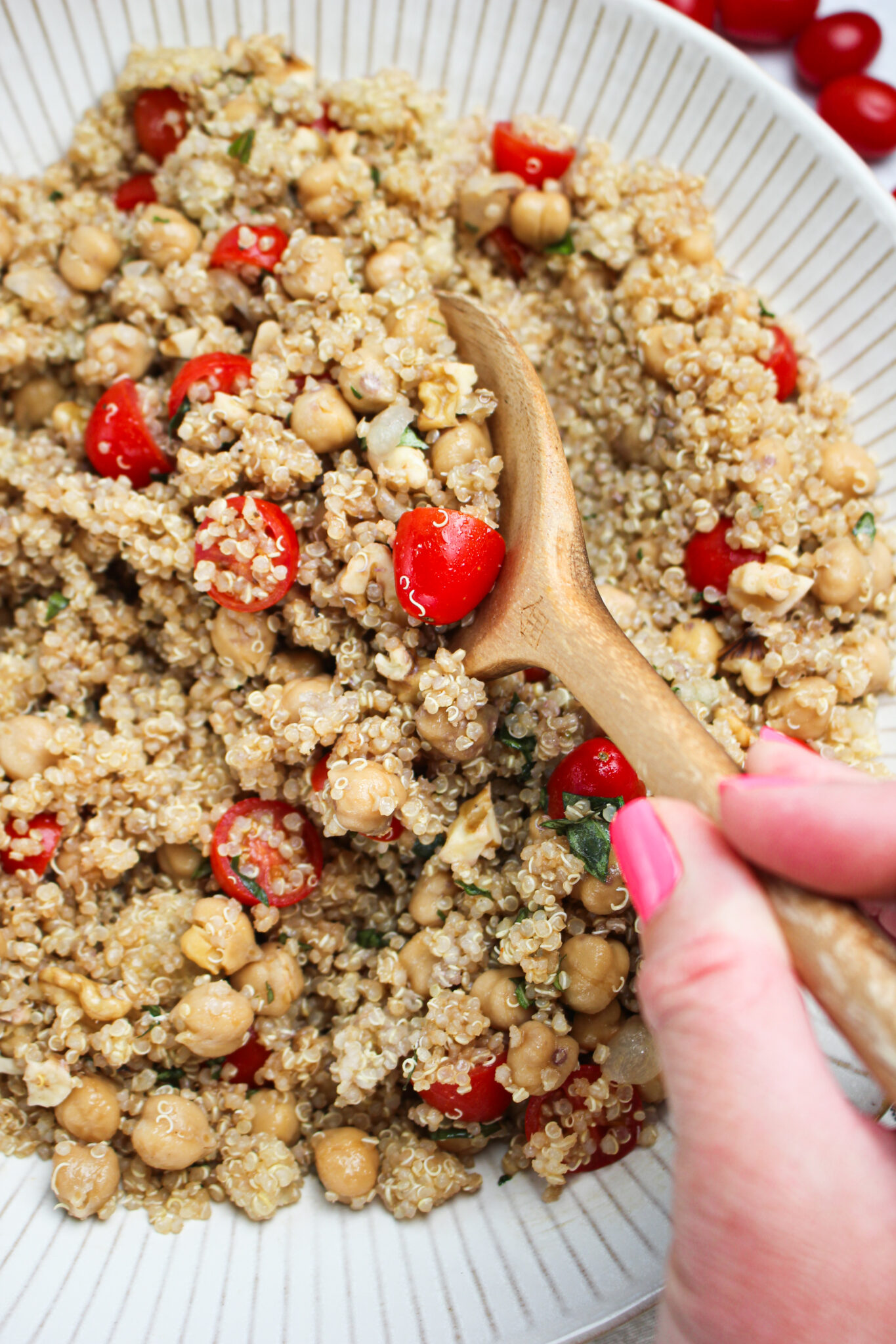 Easy Bruschetta Quinoa Salad (Gluten-free and vegan) - The Happy and ...
